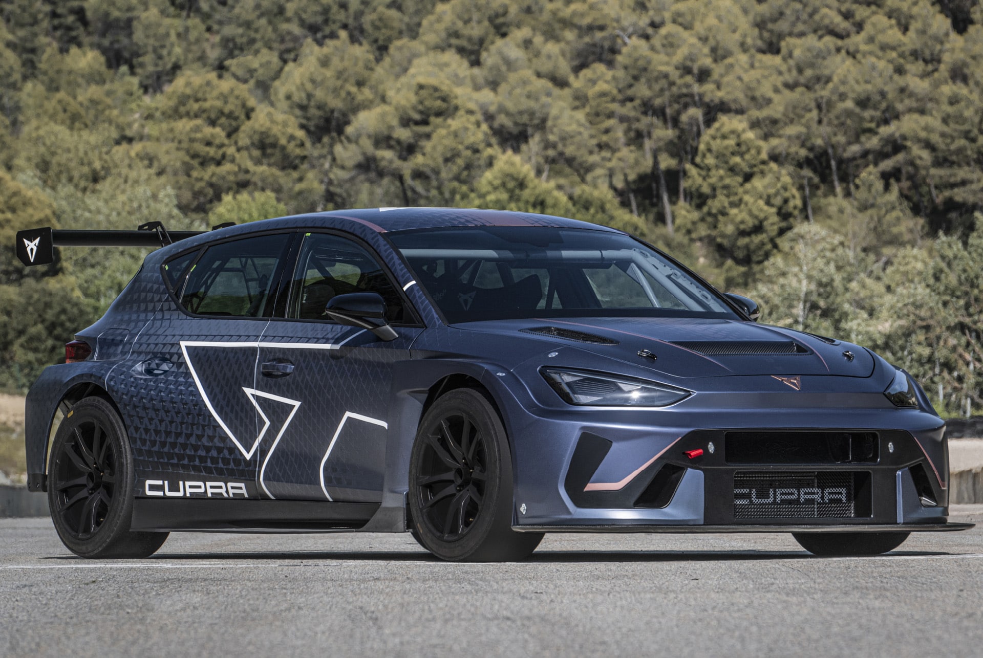 New CUPRA Leon VZ TCR: A Race Car for Motorsport | CUPRA